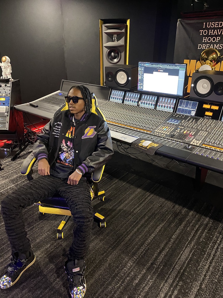 Creative Emerging Artist Reup Tray Releases Debut Album – Disrupt